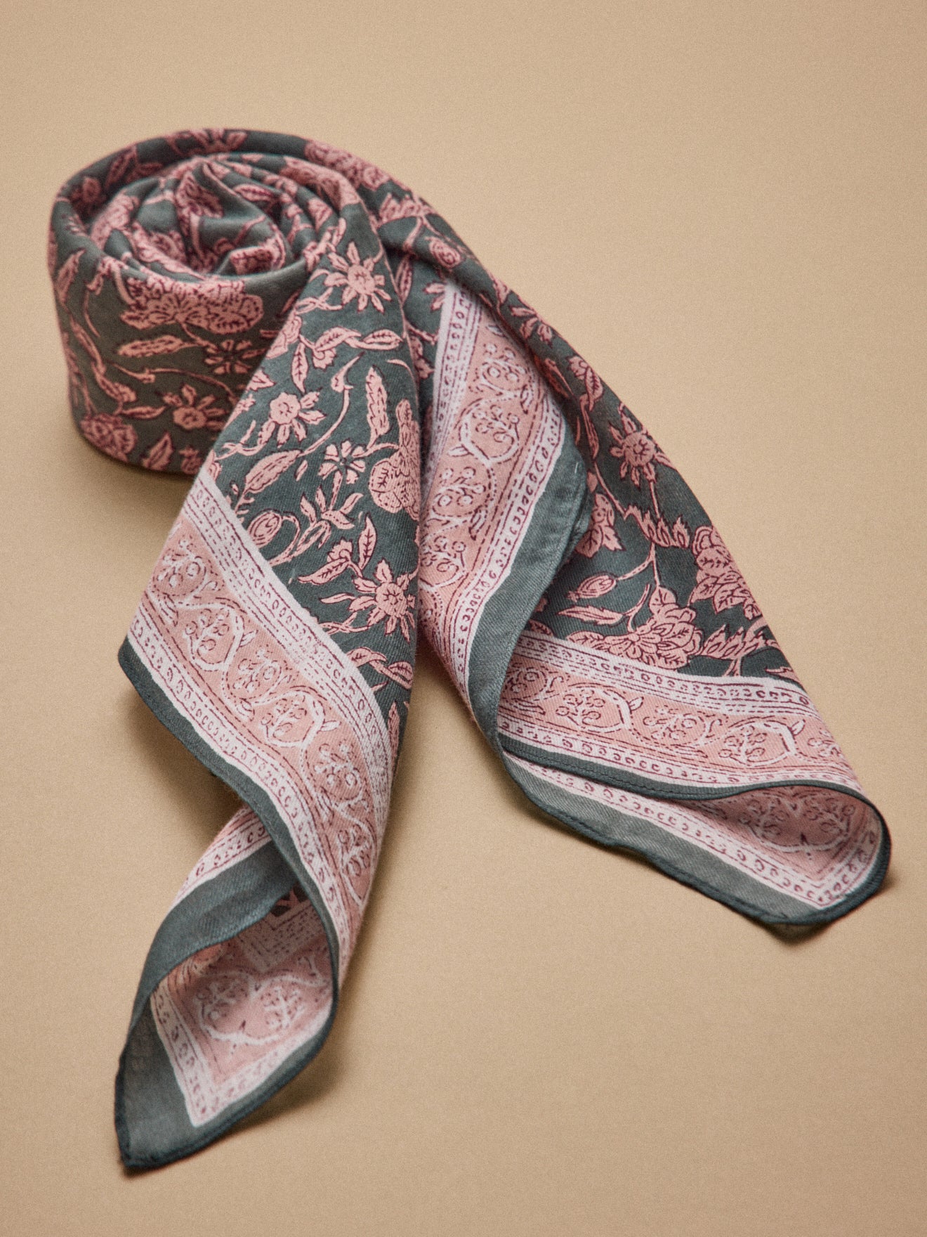 Gardenia printed women's scarf - Cyrillus COM